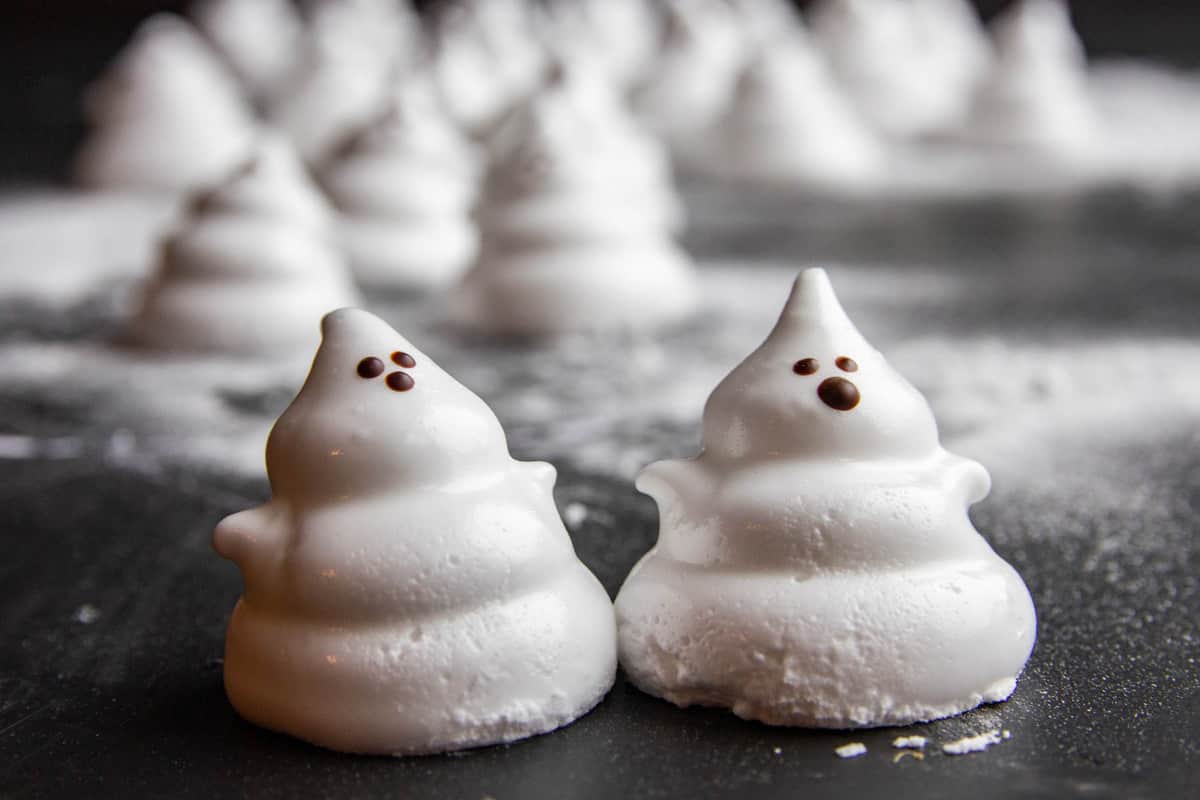 Mini Marshmallow Ghosts - Halloween Sweet Treats